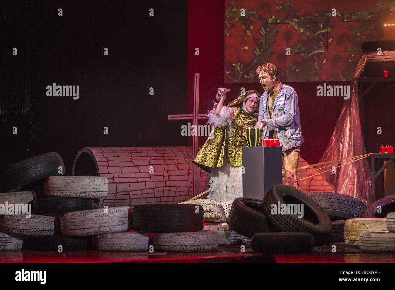 In a production by the Gorki Theatre (Berlin) with Mazen Aljubbeh, Jonas Dassler, Lea Draeger ...
