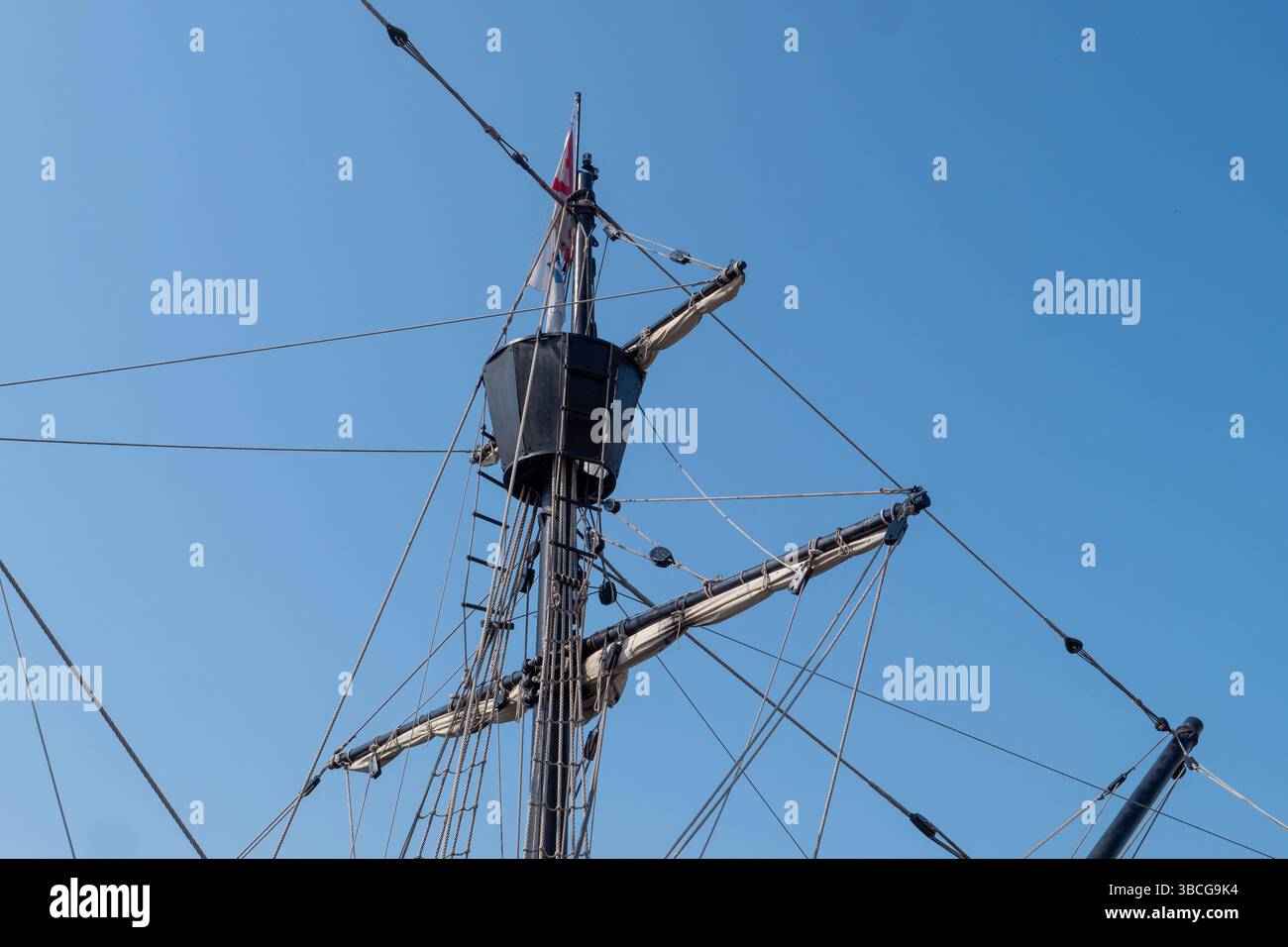 Mainmast and rope ladders to hold the sails of a sailboat Stock Photo ...