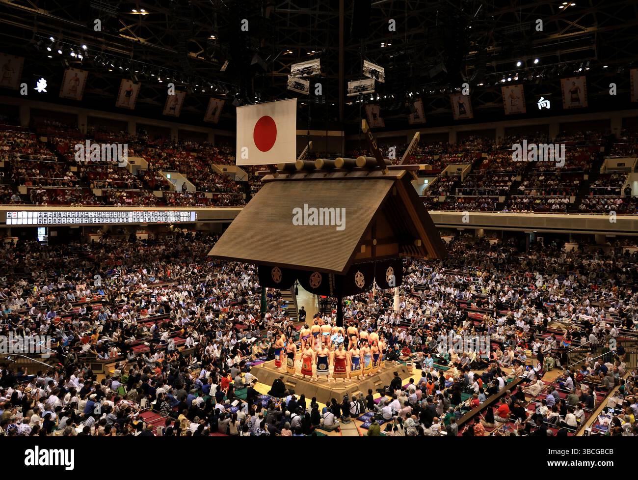 Makuuchi sumo wrestlers perform makuuchi ring-entering ceremony at ...
