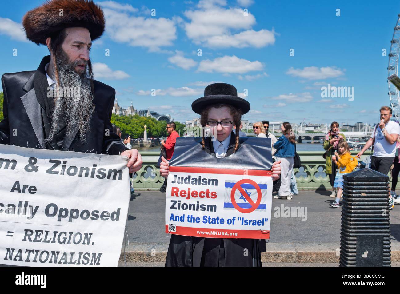 London, UK. 17th May, 2025.Anti-Zionist Haredi Jews join Pro ...