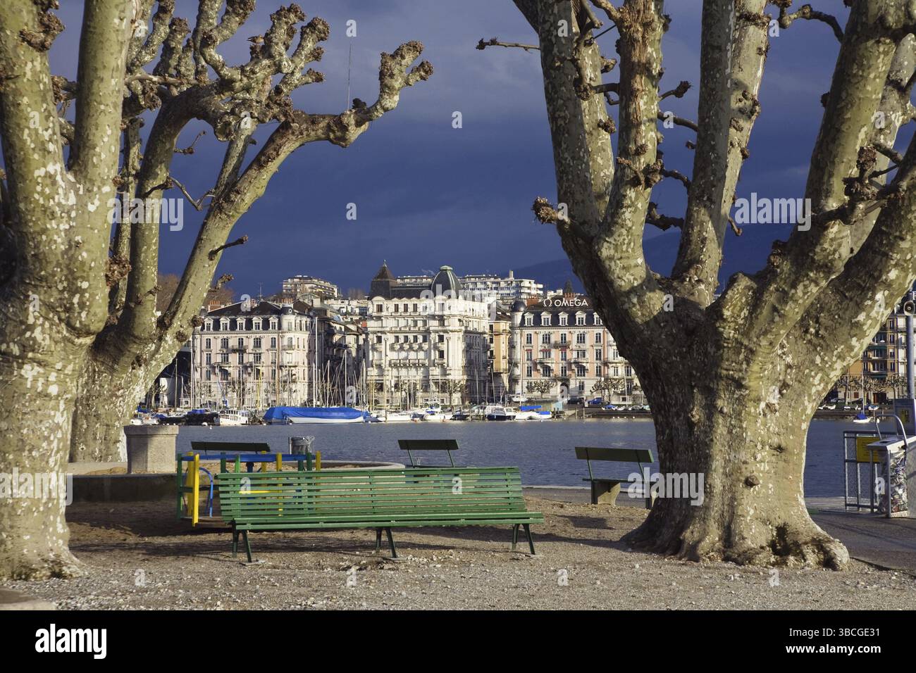 Village lake view lac hi-res stock photography and images - Alamy