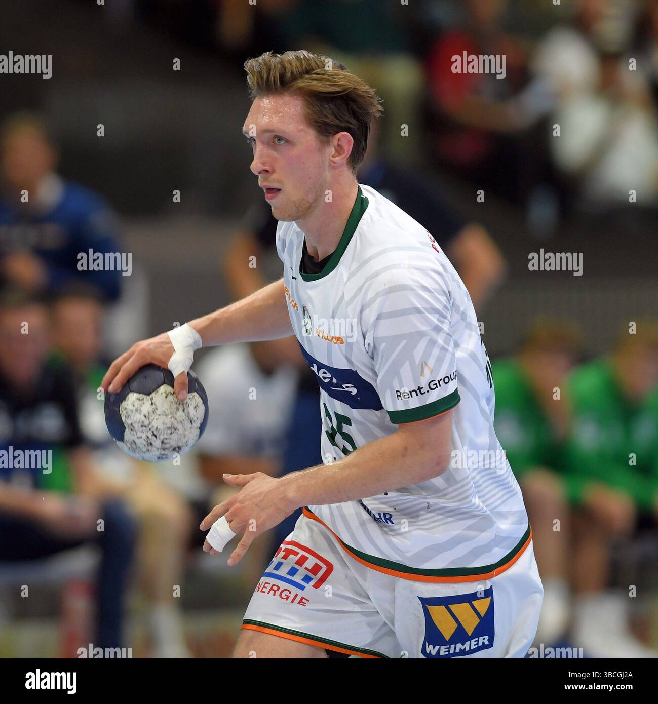 Justin Mueller (HSG Wetzlar, #25), GER, MT Melsungen - HSG Wetzlar ...