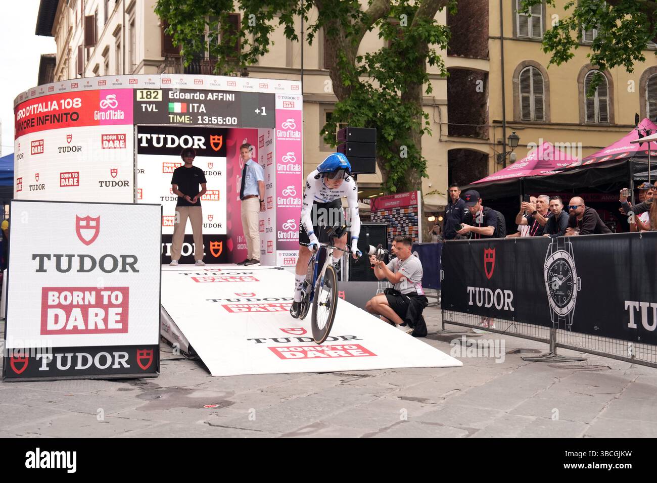 Visma team time trial 2025 hi-res stock photography and images - Alamy