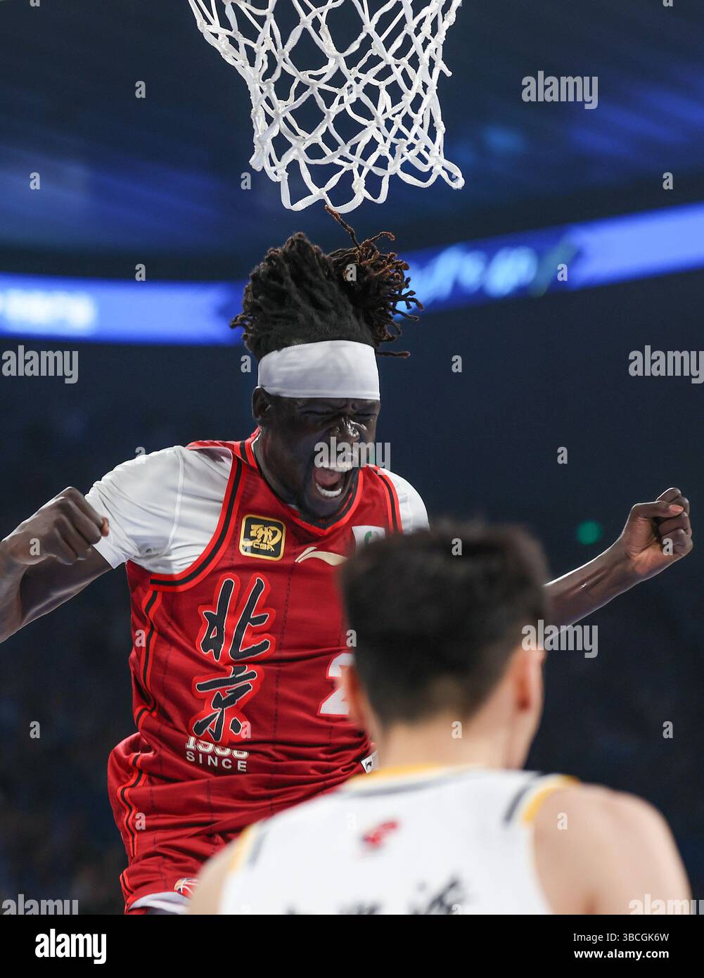 (250520) -- BEIJING, May 20, 2025 (Xinhua) -- Nuni Omot (top) of ...