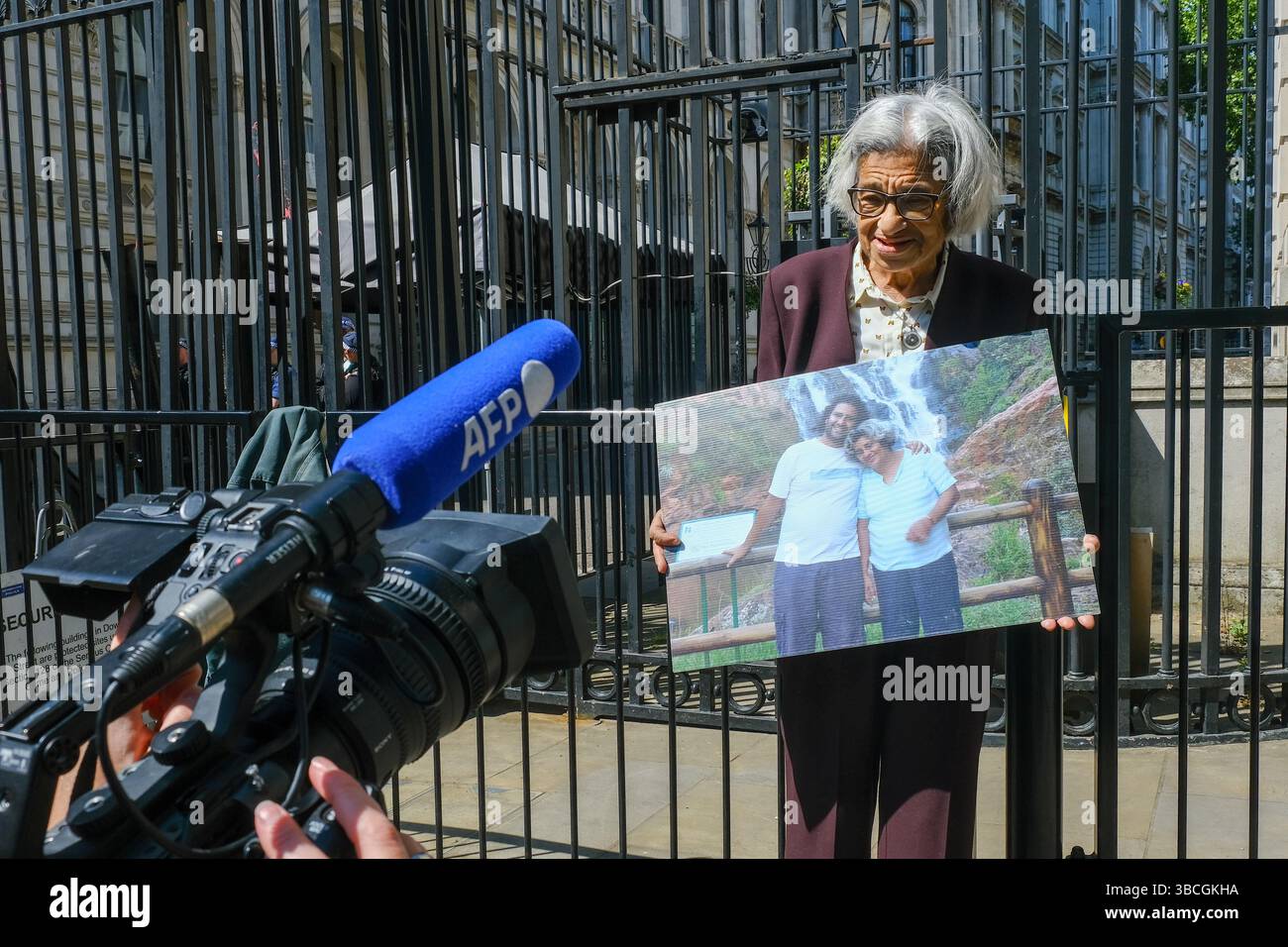 London, UK. 20th May, 2025. Laila Soueif speaks to press outside ...