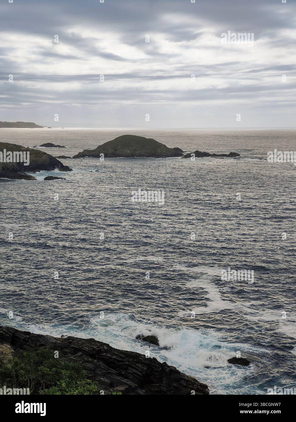 Waves hitting rocky cliffs distant hi-res stock photography and images ...