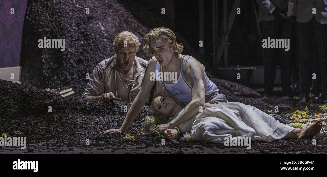 Hamlet' by Ambroise Thomas is an almost 150-year-old opera based on the ...