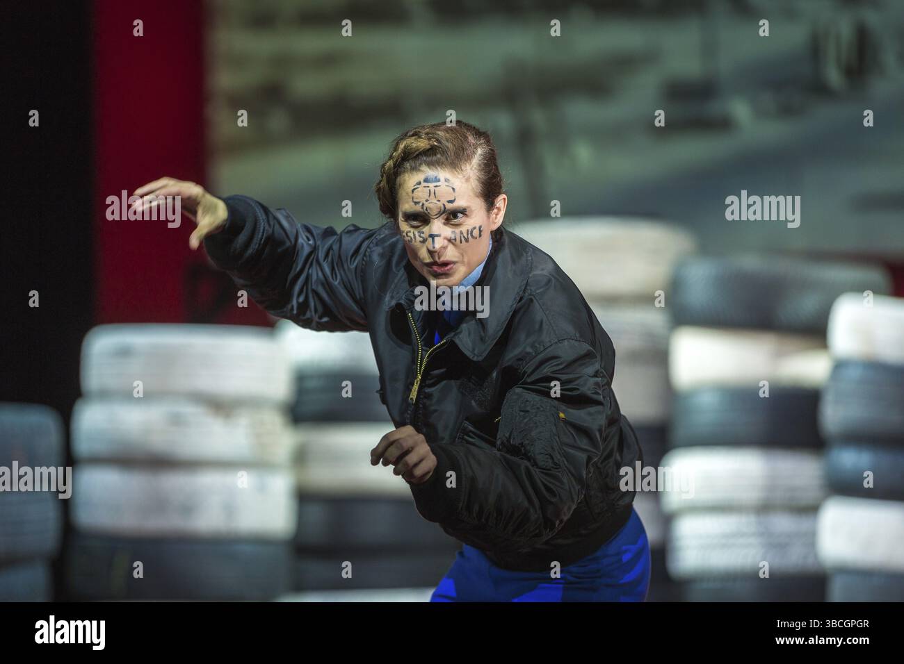 In a production by the Gorki Theatre (Berlin) with Mazen Aljubbeh, Jonas Dassler, Lea Draeger ...