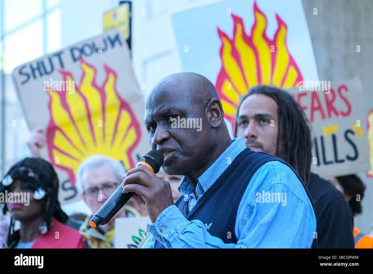 London, UK. 20th May, 2025. Activists and campaigners from Fossil Free ...