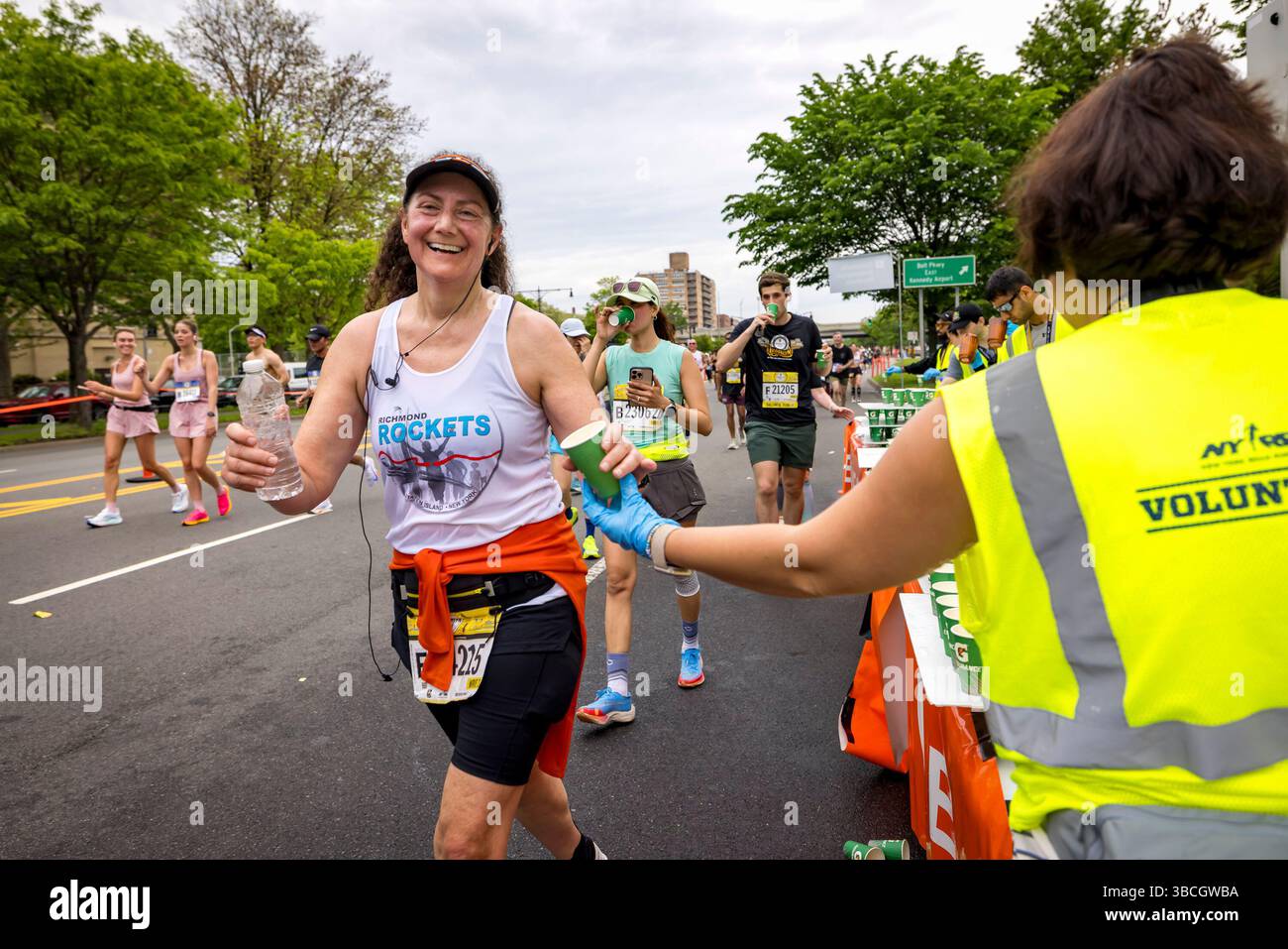 NEW YORK, NEW YORK - MAY NEW YORK, NEW YORK - MAY 17: Runner grab cups ...