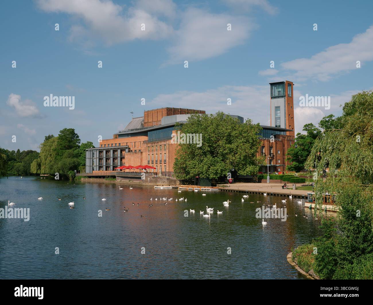Royal Shakespeare Theatre on the River Avon in Stratford upon Avon ...