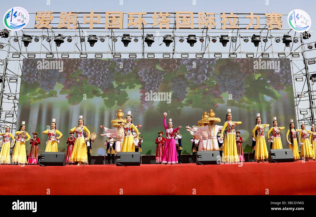 Aksu, China's Xinjiang Uygur Autonomous Region. 20th May, 2025. Artists ...