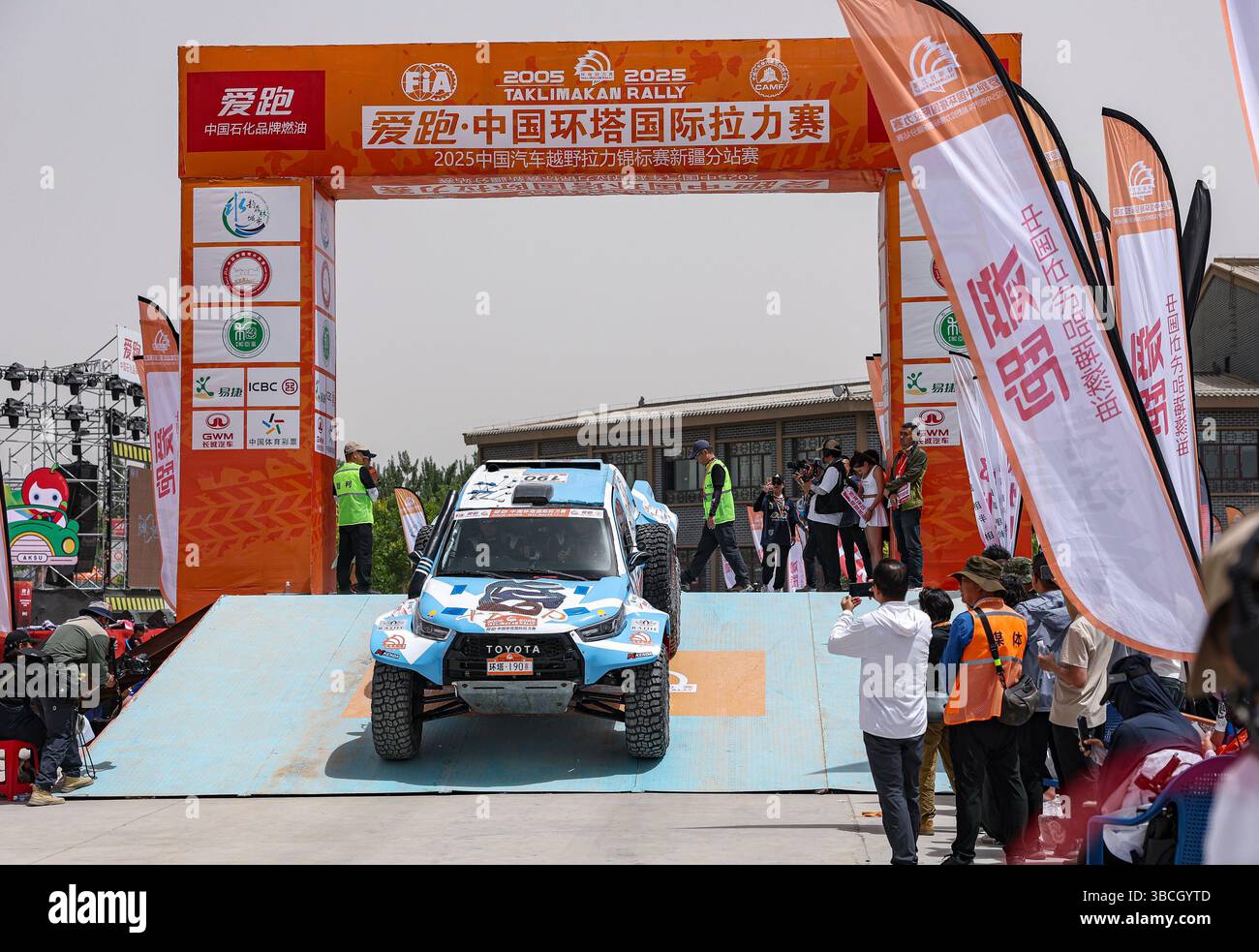 Aksu, China's Xinjiang Uygur Autonomous Region. 20th May, 2025. Driver ...