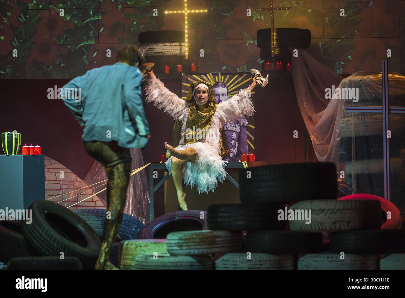 In a production by the Gorki Theatre (Berlin) with Mazen Aljubbeh ...