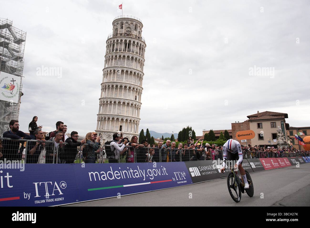 Pisa, Italy. 20th May, 2025. Tarling Michael Joshua of Ineos Grenadiers ...