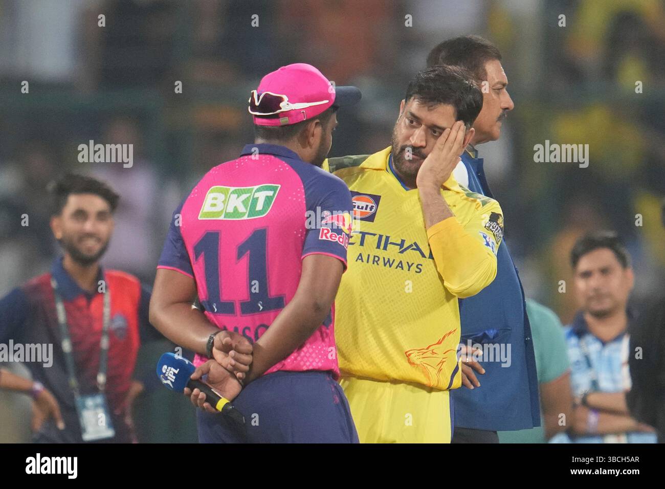 Chennai Super Kings' captain Mahendra Singh Dhoni , right, Rajasthan Royals' captain Sanju ...