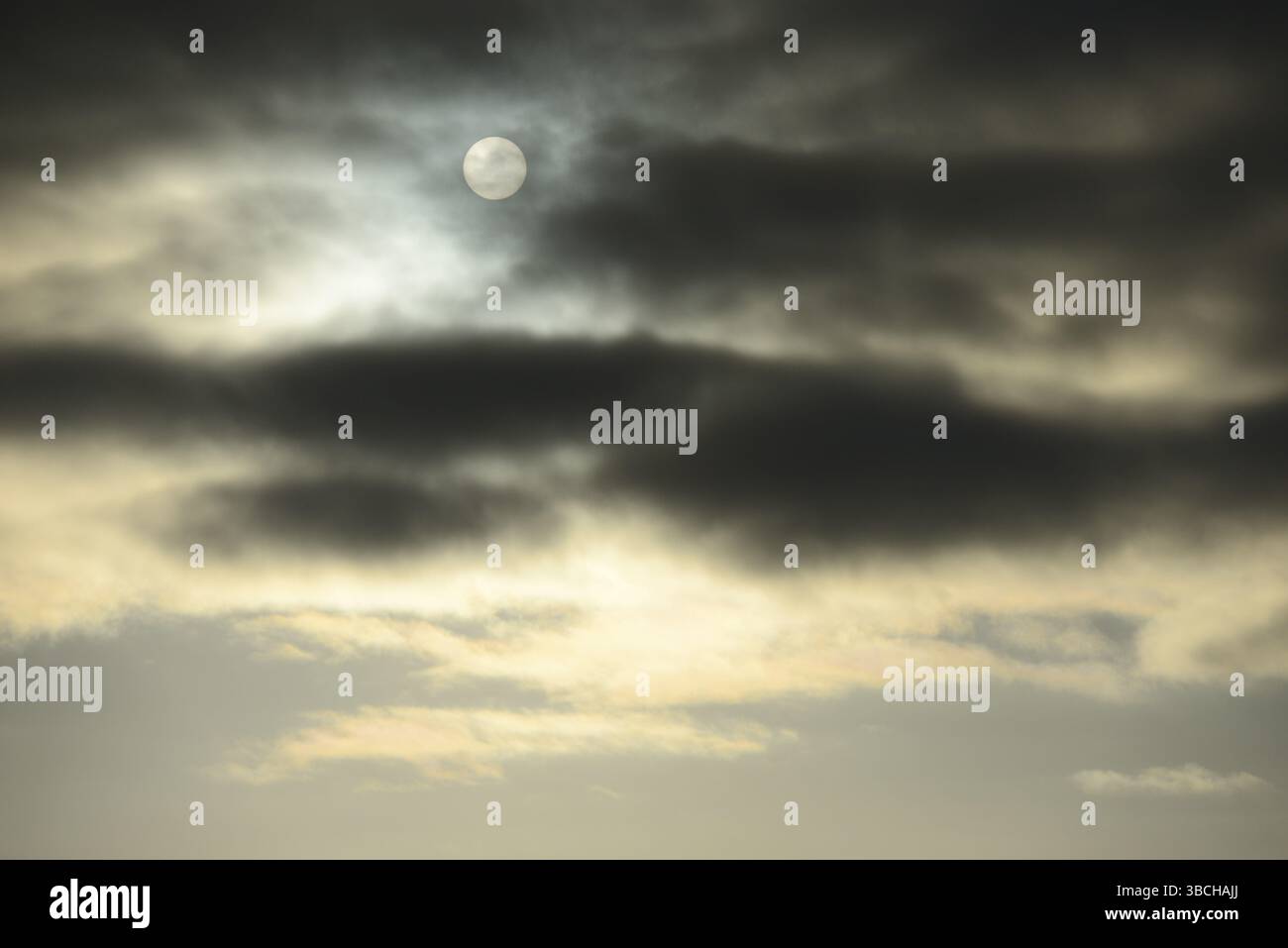 Winter gray sky hi-res stock photography and images - Alamy