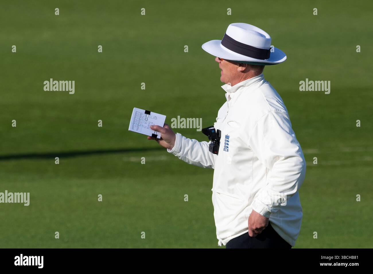 Cricket umpire with scorecard hi-res stock photography and images - Alamy