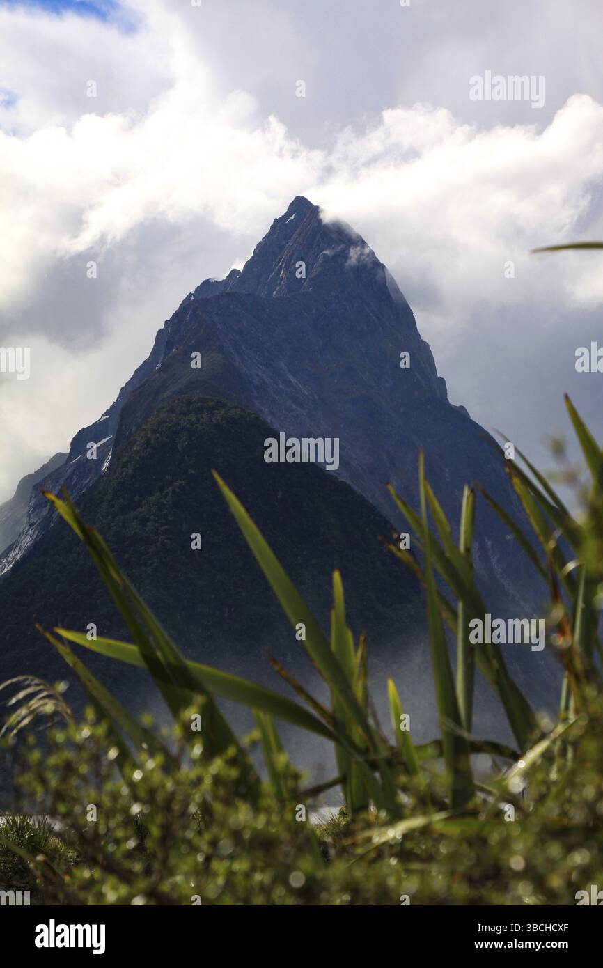 Famous mountain shows summit hi-res stock photography and images - Alamy