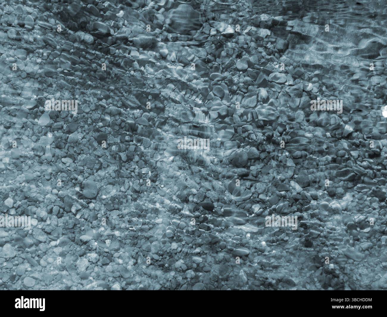 Pebble water ripples hi-res stock photography and images - Alamy