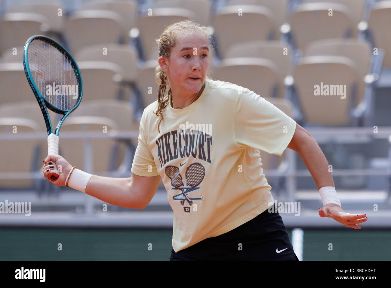 Mirra Andreeva training during the qualifying of the Roland-Garros 2025 ...