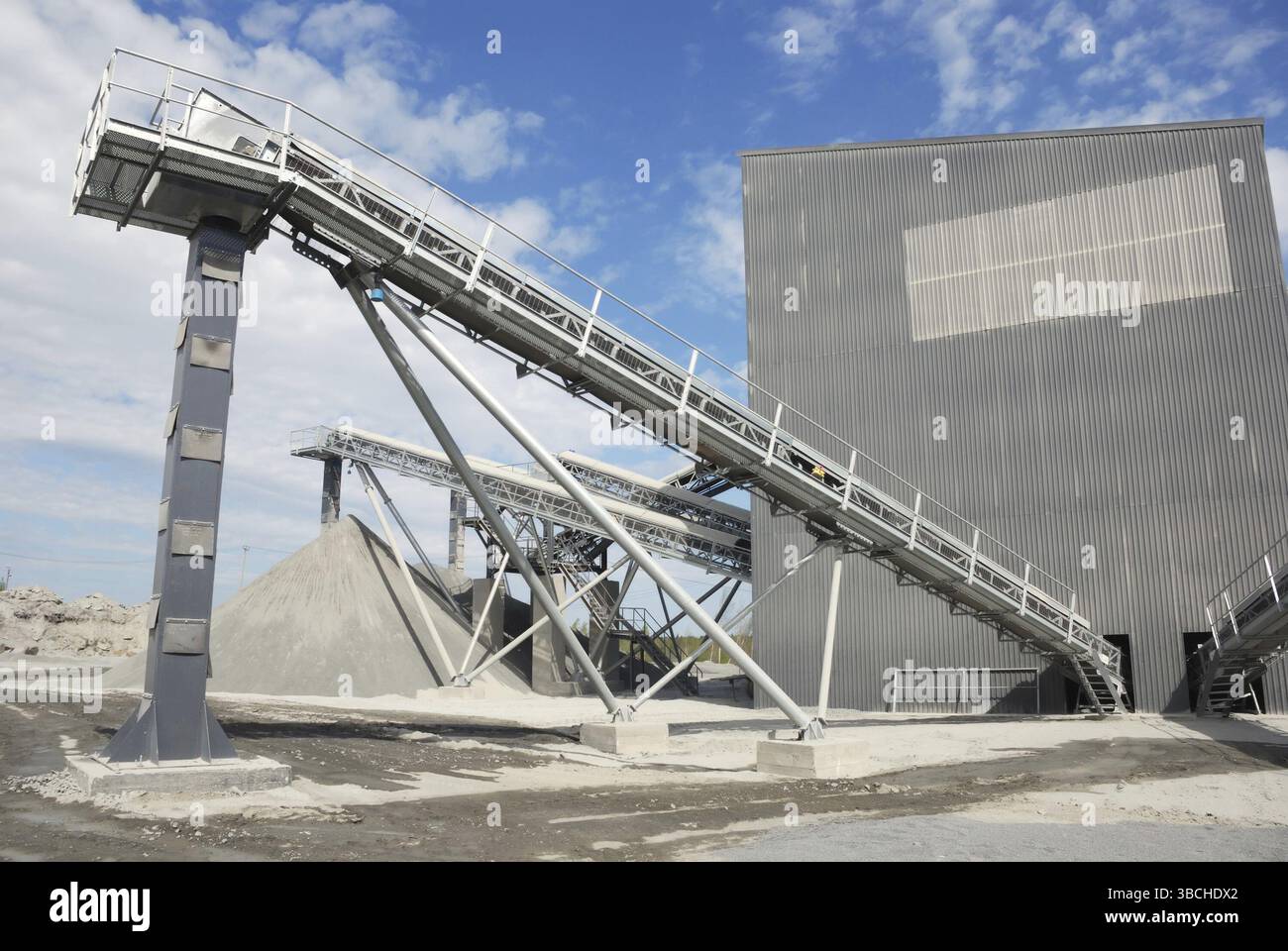 Making of crushed stone at stone quarry Stock Photo - Alamy