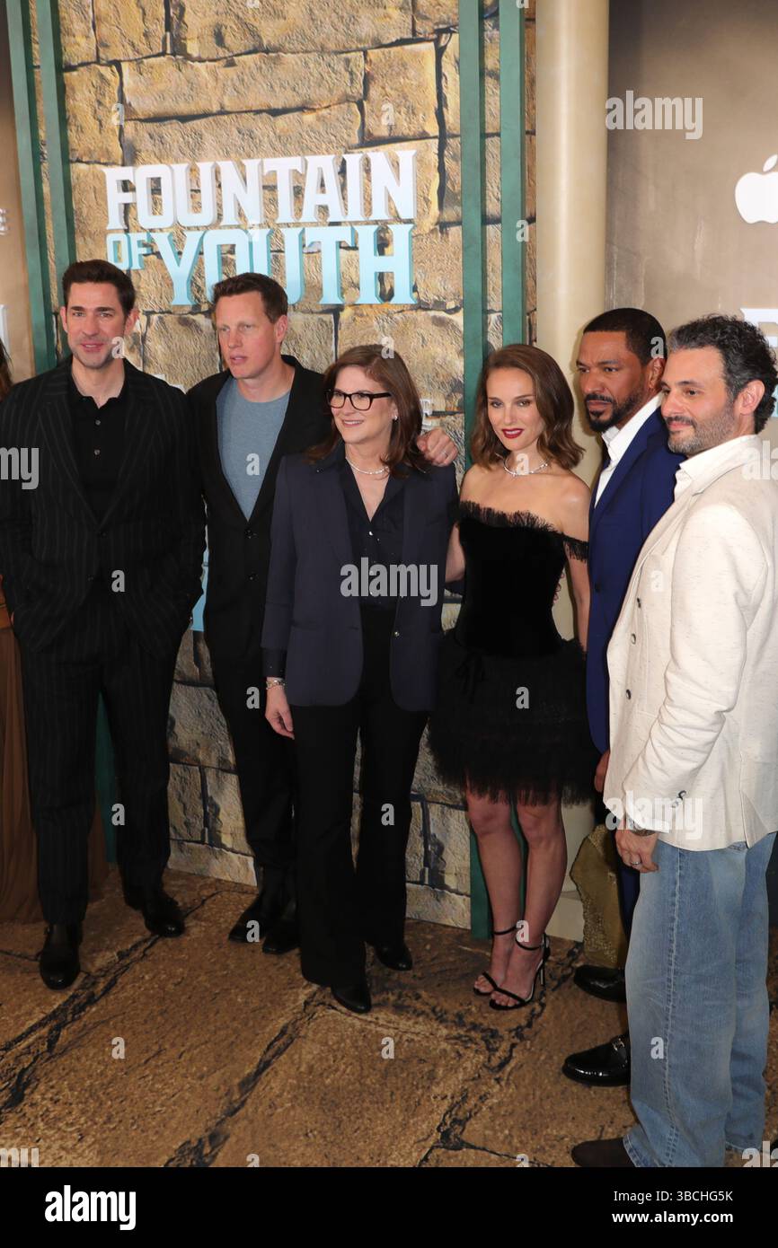 NEW YORK, NEW YORK - MAY 19: Irish actor Domhnall Gleeson, Mexican ...