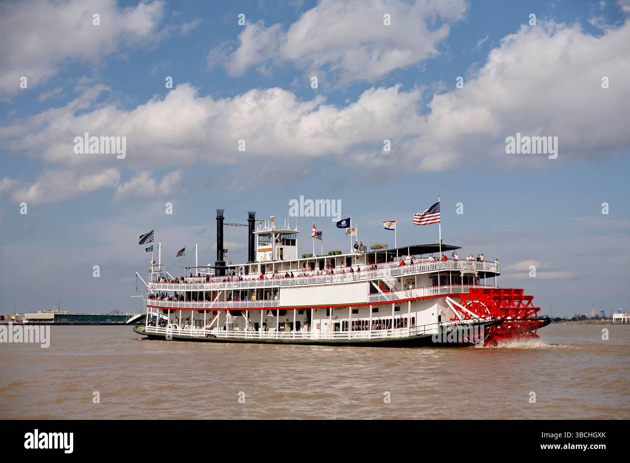 Paddle steamboat cruising on hi-res stock photography and images - Alamy