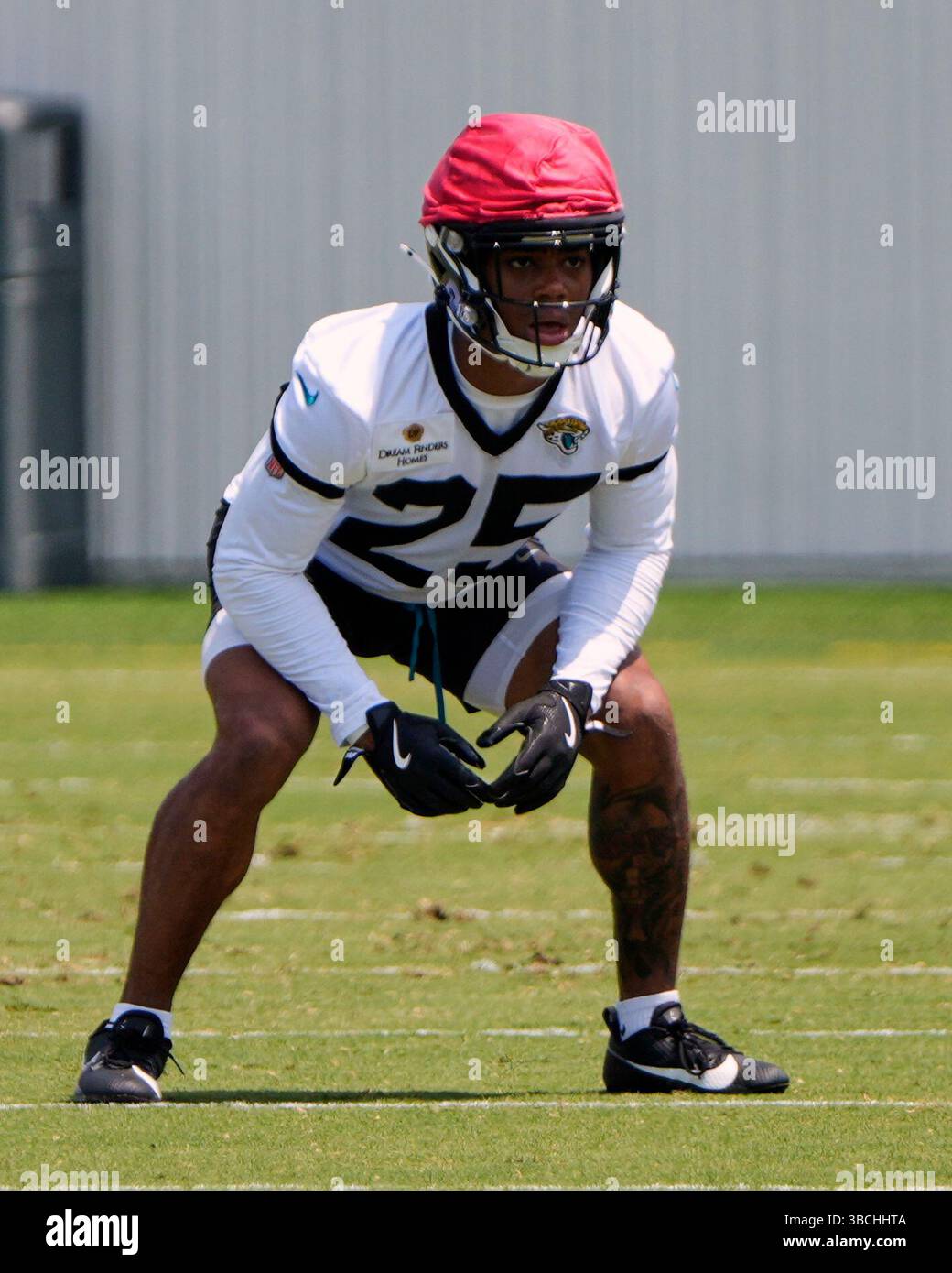Jacksonville Jaguars safety Rayuan Lane III (25) sets up for a drill ...