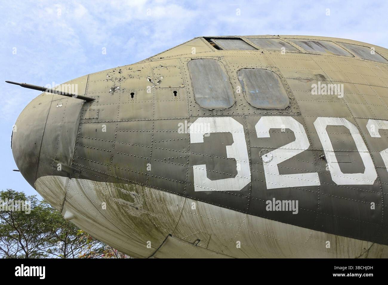 Frontal view vintage aircraft hi-res stock photography and images - Alamy
