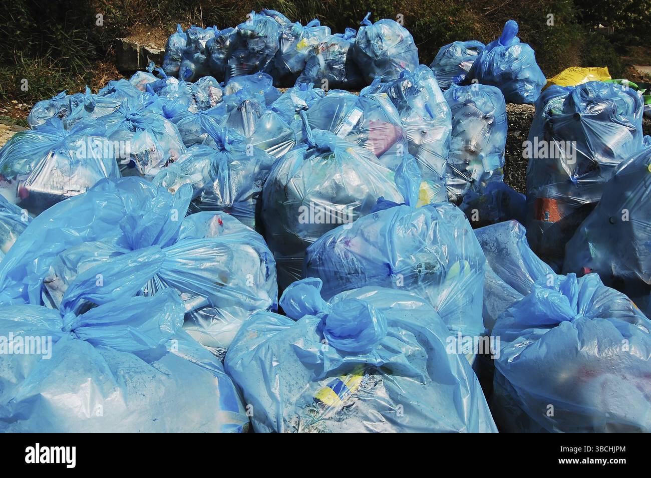 Blue plastic trash bags hi-res stock photography and images - Alamy