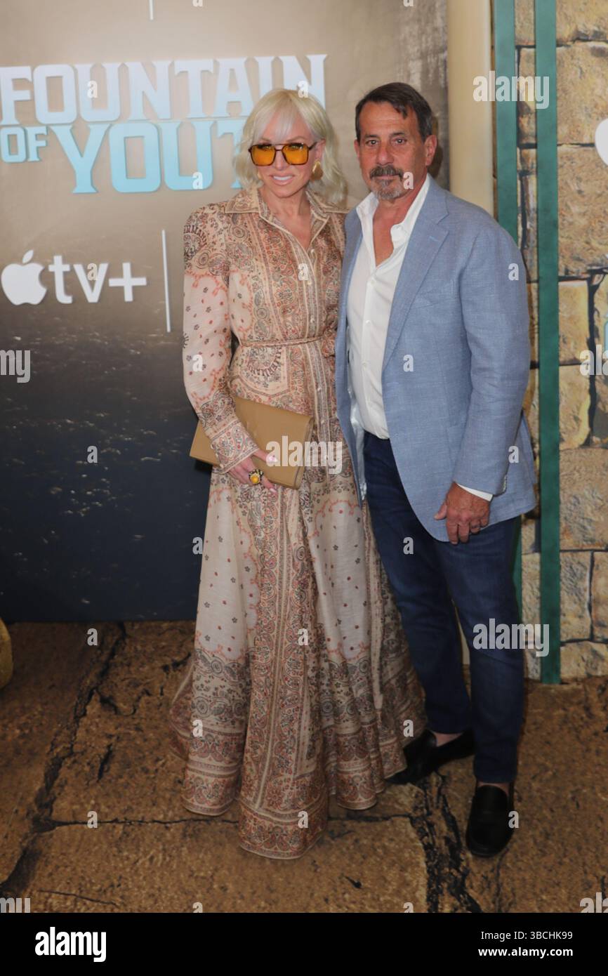 NEW YORK, NEW YORK - MAY 19: Margaret Josephs and Joe Benigno attends ...
