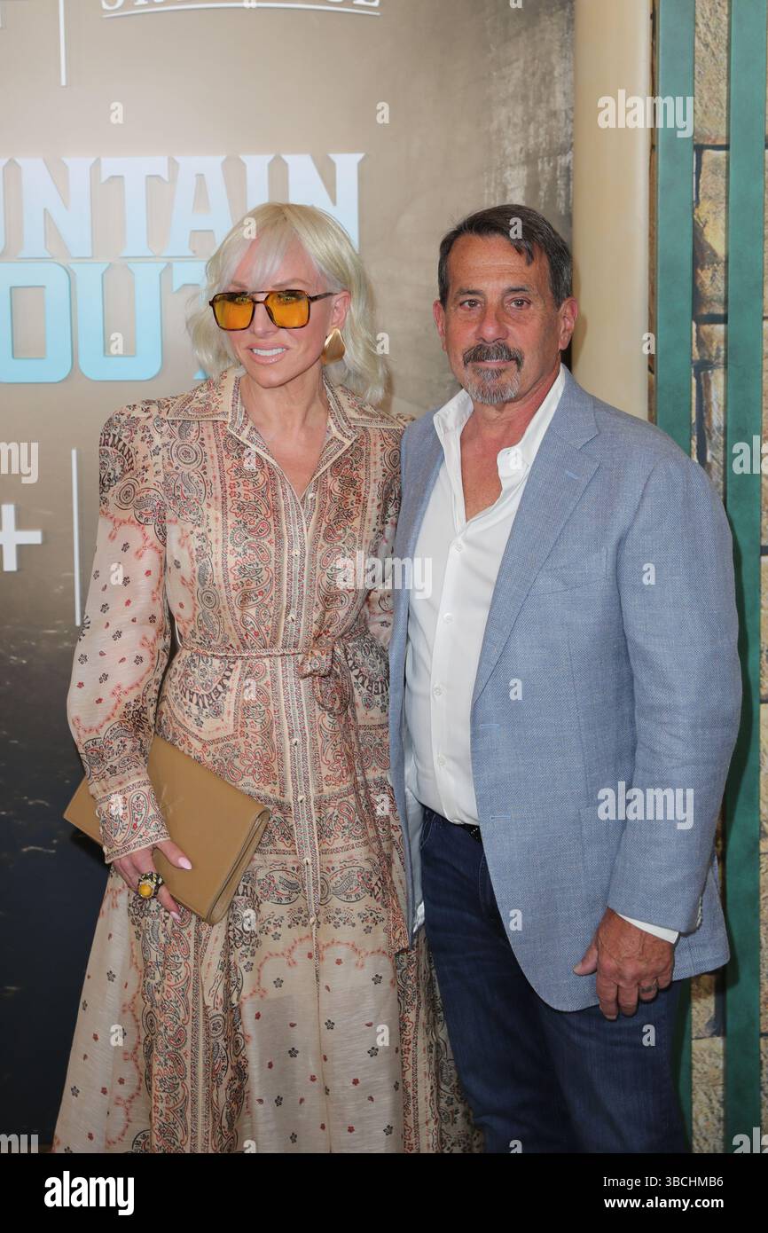 NEW YORK, NEW YORK - MAY 19: Margaret Josephs and Joe Benigno attends ...