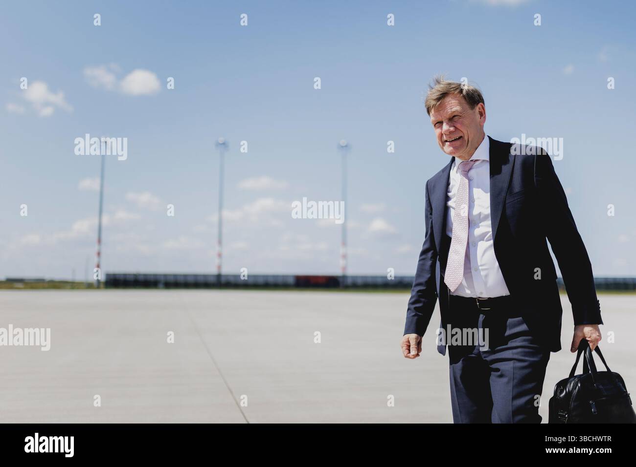 Johann Wadephul (CDU), Federal Foreign Minister, photographed before departure from Brussels to ...