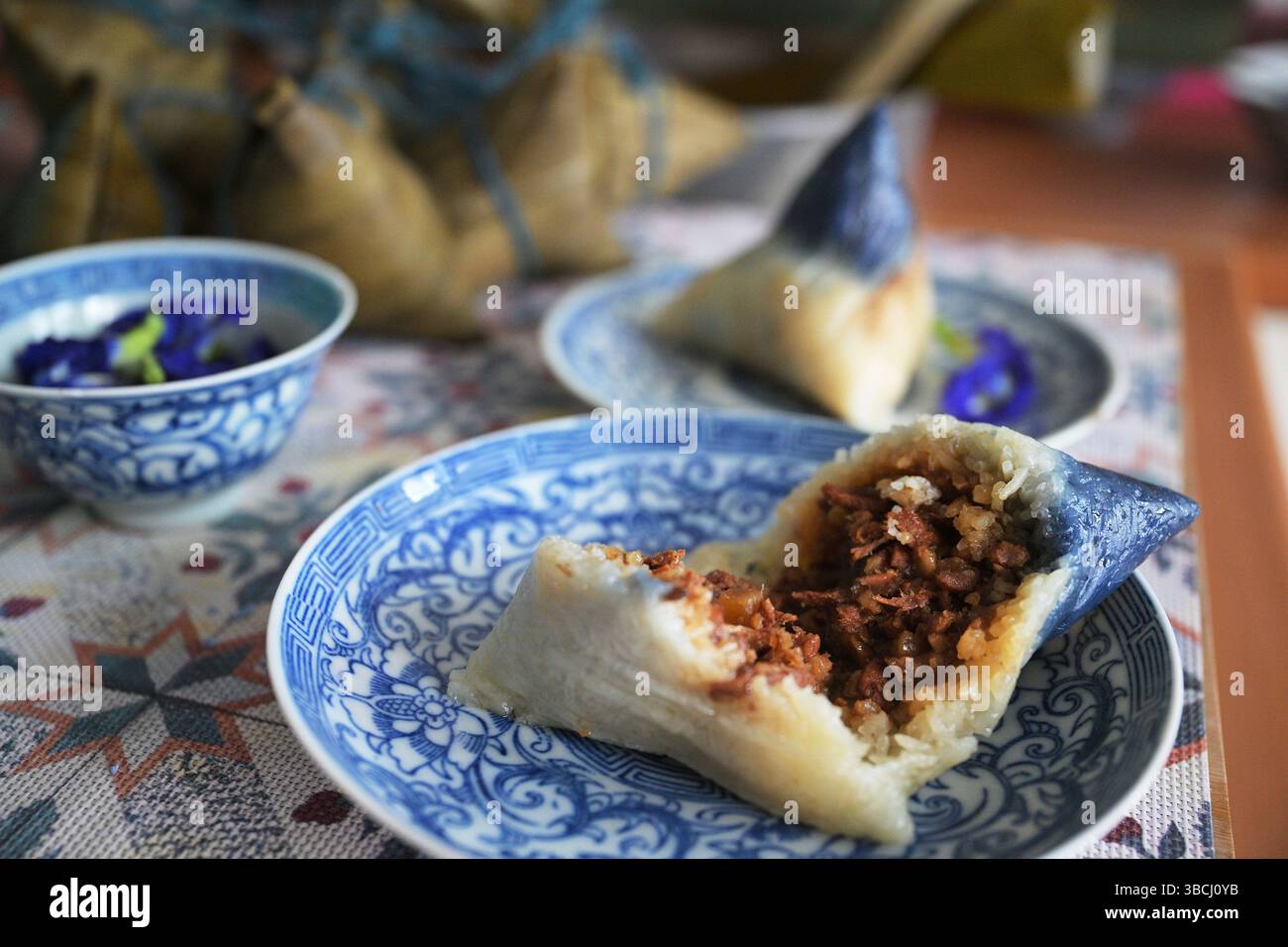 (250520) -- SINGAPORE, May 20, 2025 (Xinhua) -- This photo shows Nyonya ...