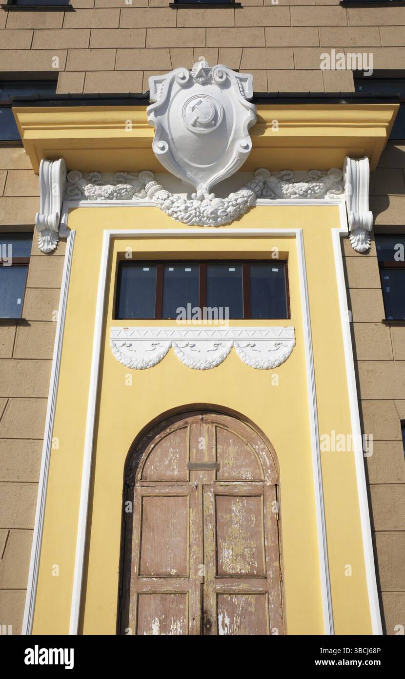 Part of russian building with soviet emblem Stock Photo - Alamy