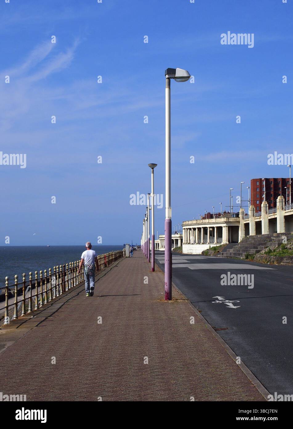 Long pedestrian walkway top hi-res stock photography and images - Alamy
