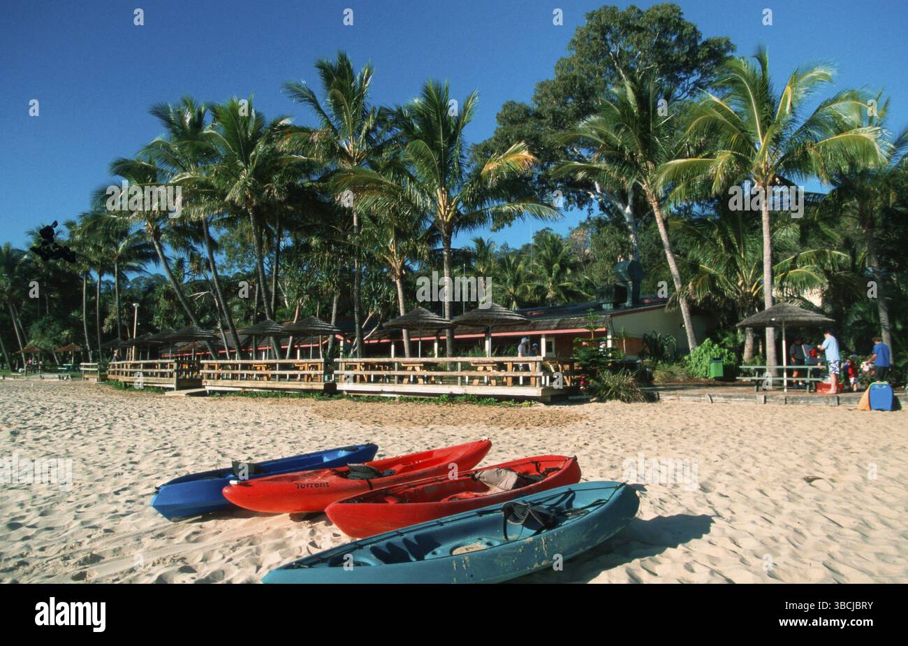 Boats on beach tangalooma hi-res stock photography and images - Alamy