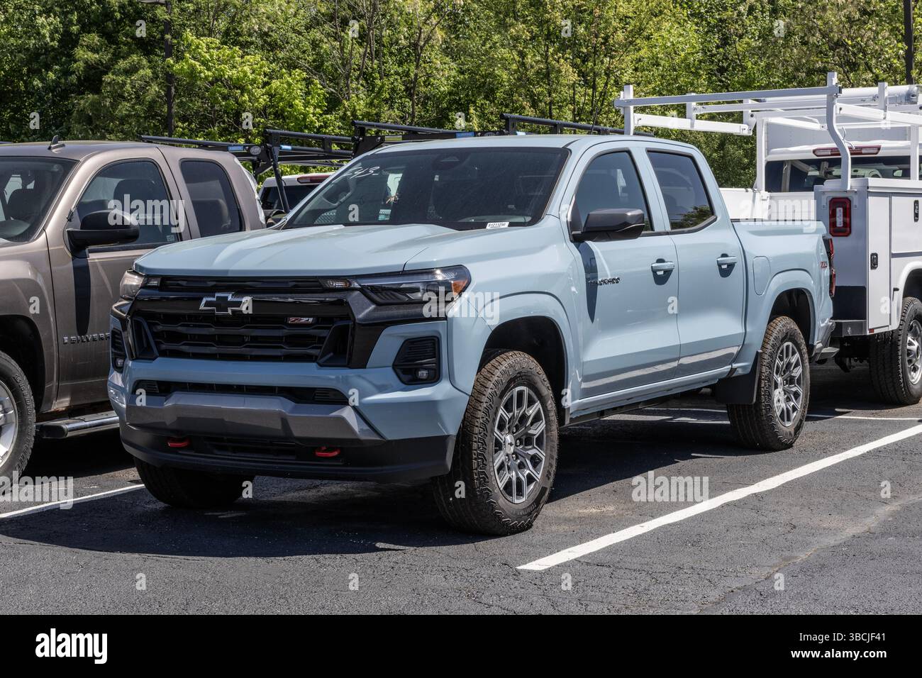 Avon - May 18, 2025: Chevrolet Colorado 4WD Z71 Crew Cab display at a ...