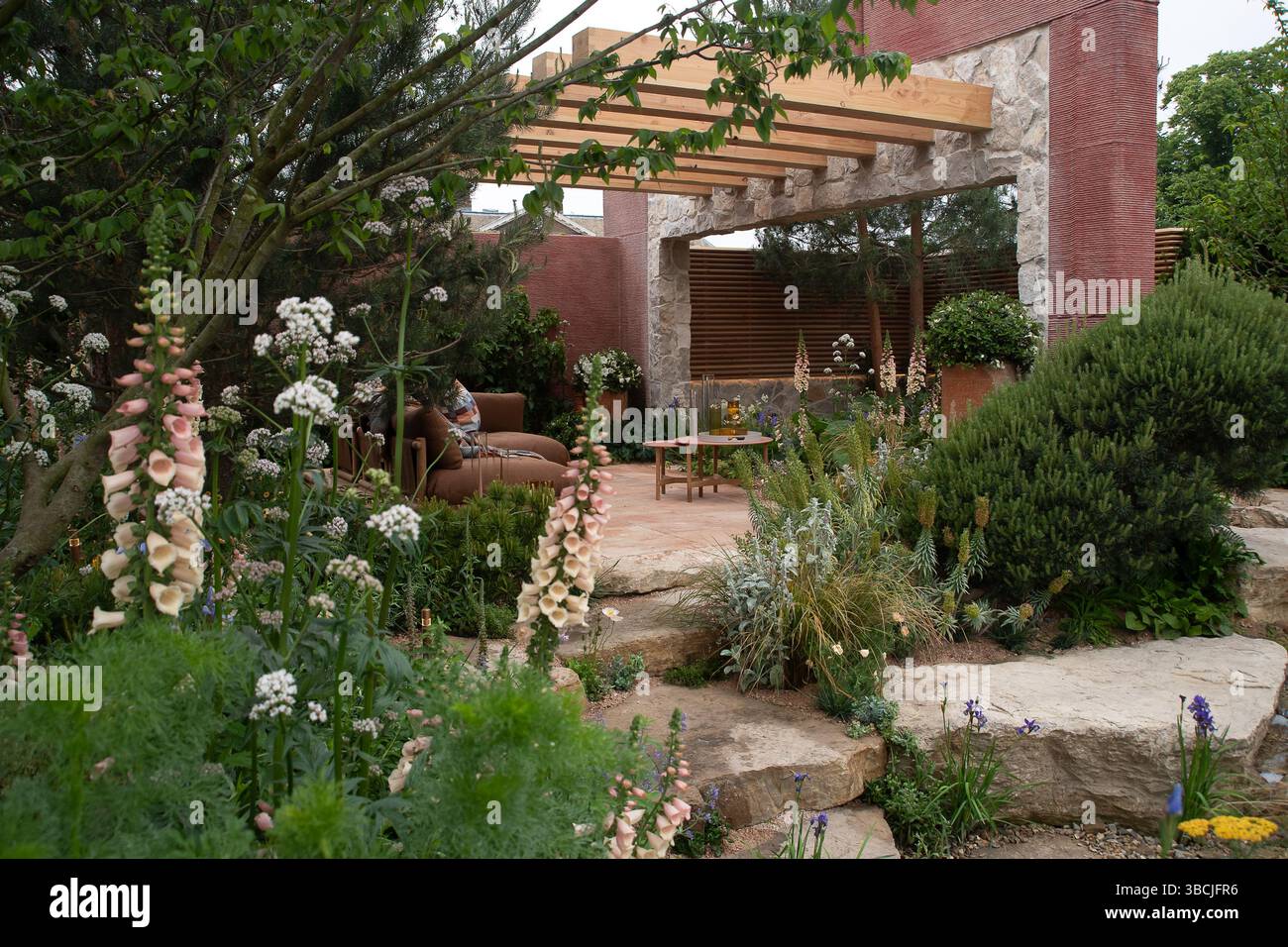 Chelsea, London, UK. 19th May, 2025. Show Garden, The Killik & Co Save ...