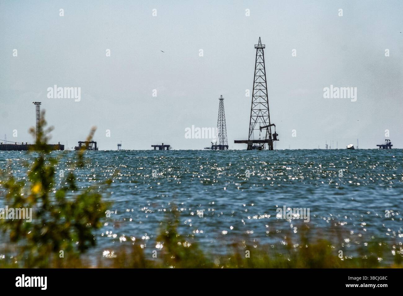 Cabimas, Zulia, Venezuela.11-29-2007.An oil tower are seen on Lake ...