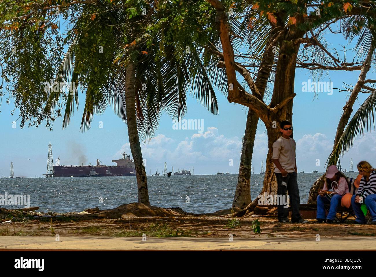 Cabimas, Zulia, Venezuela.11-29-2007.An oil tanker is seen at the PDSA ...
