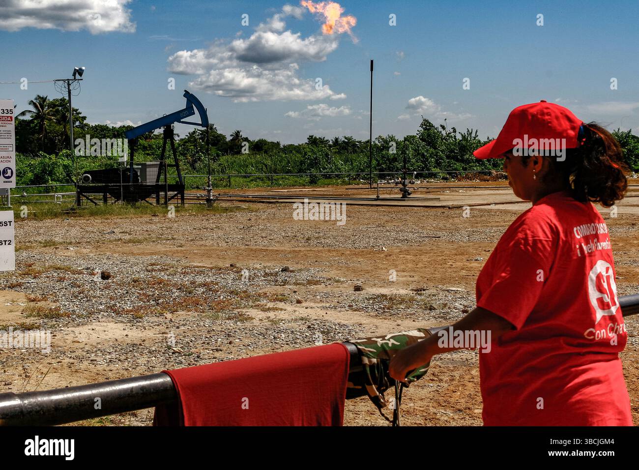 Cabimas, Zulia, Venezuela. 29-11-2025.A Venezuelan woman hangs her ...