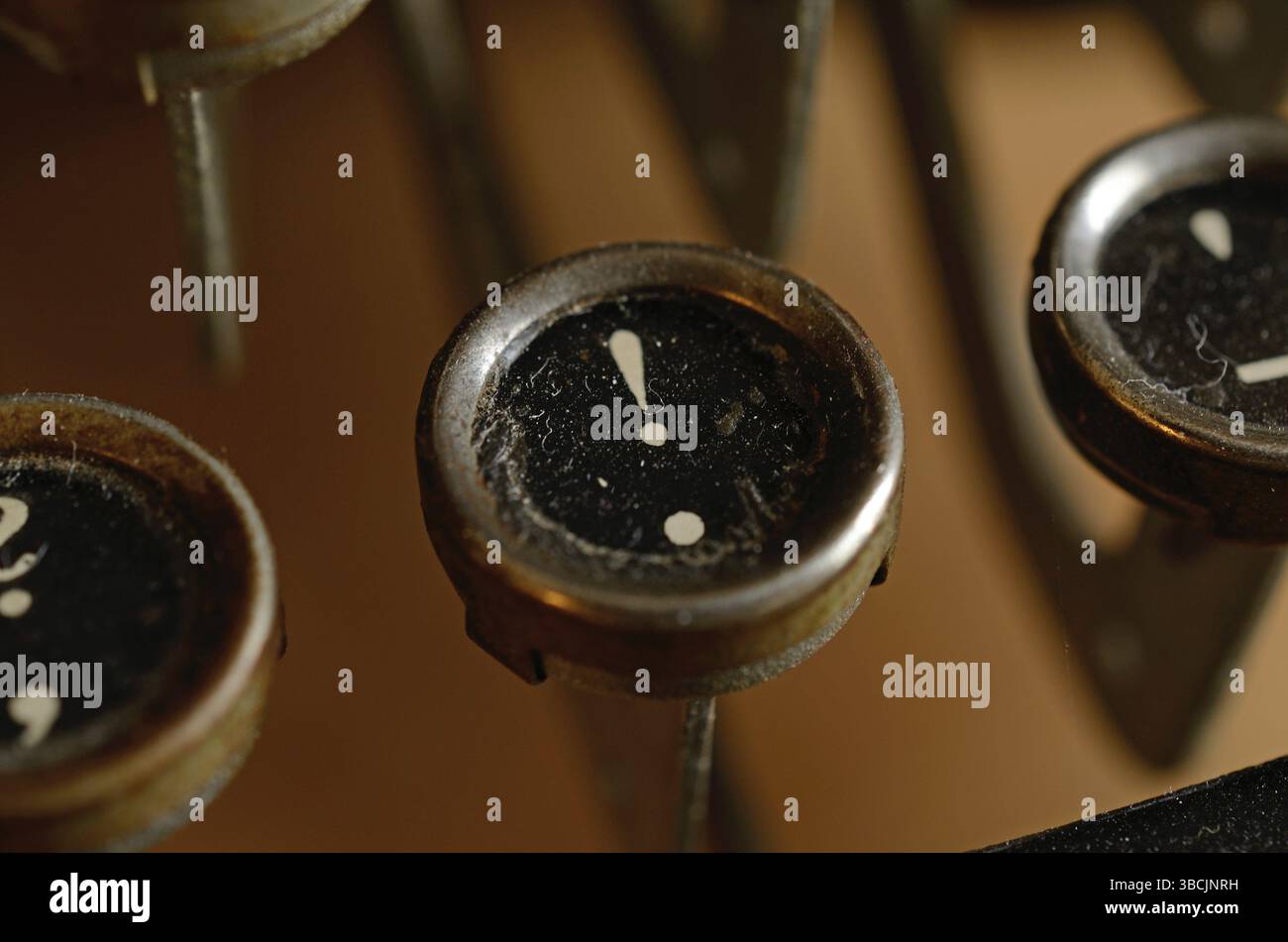 Exclamation mark on an old rusty typewriter Stock Photo - Alamy