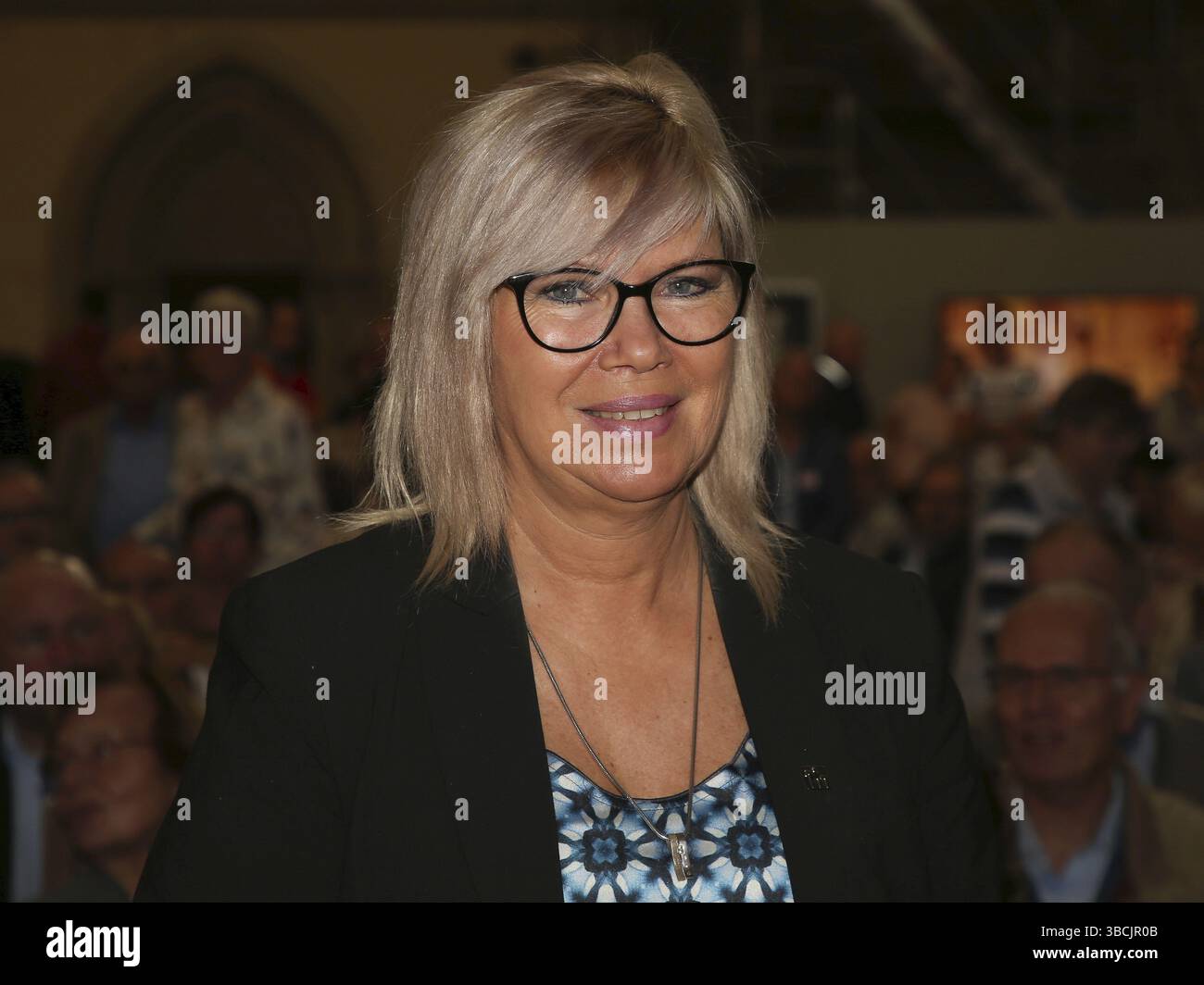 Mayor Simone Borris at the presentation of the AMEMUS bell on 30/10 ...