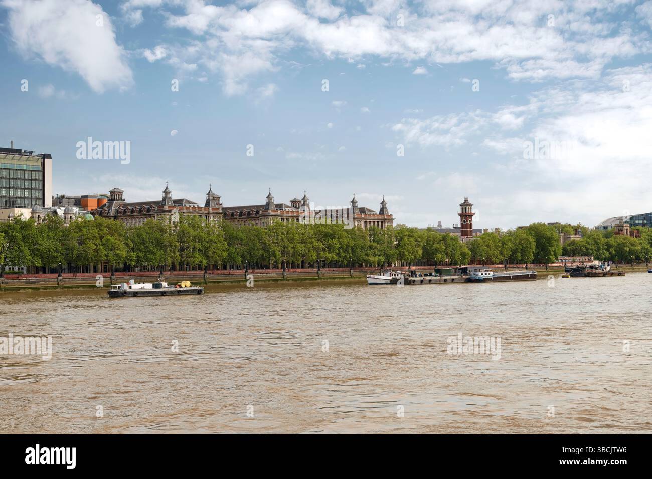 Three Victoria Wards at Saint Thomas Hospital, located on the River ...