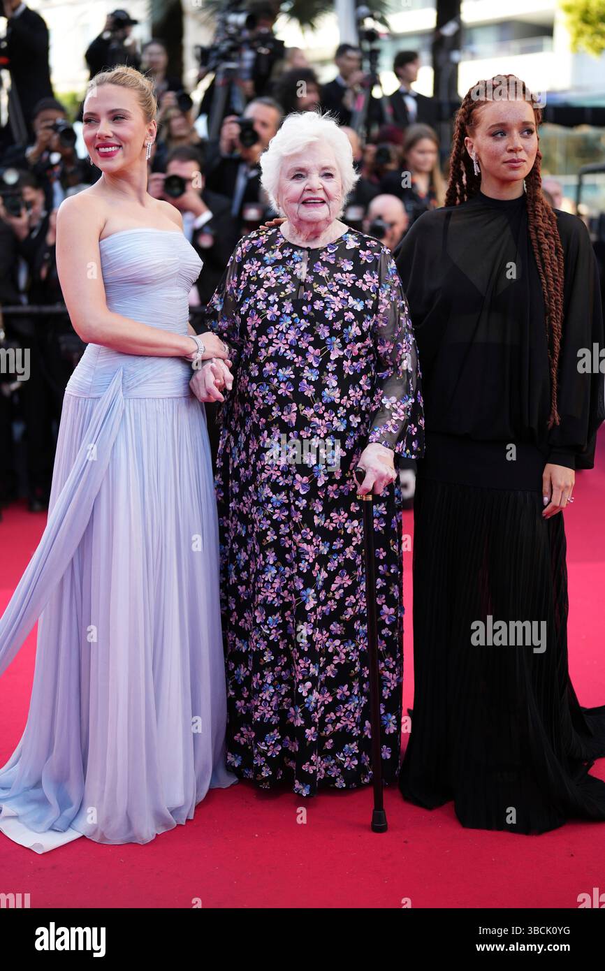 Scarlett Johansson, from left, Erin Kellyman and June Squibb pose for ...