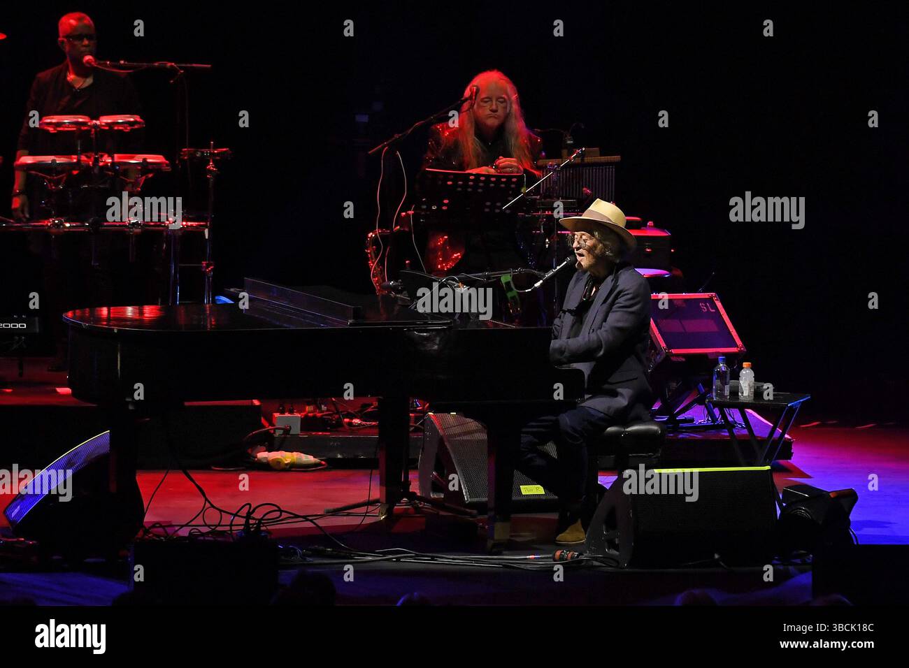 UK. 19th May, 2025. LONDON, ENGLAND - MAY 19: Daryl Hall performing at ...