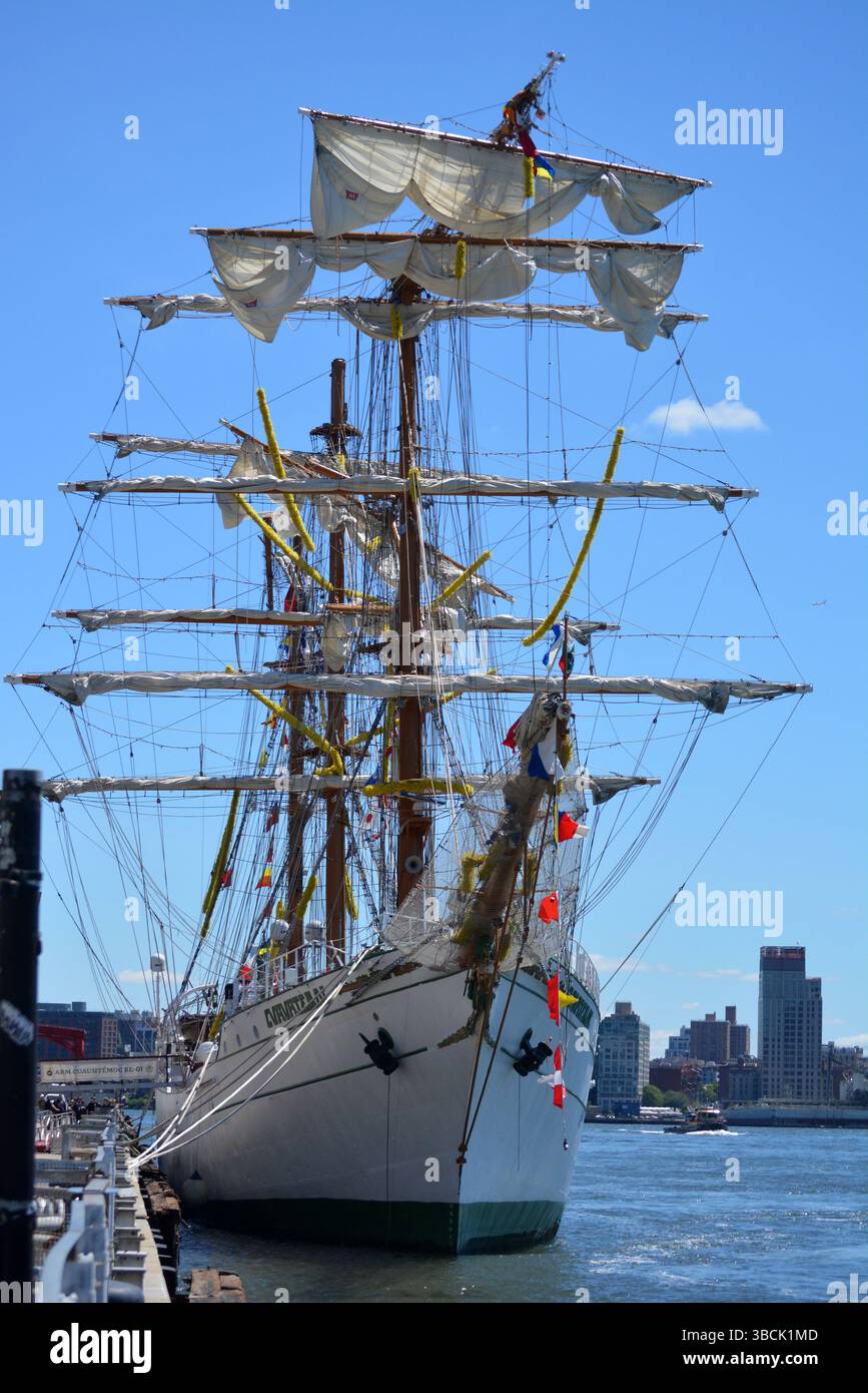 Mexican Navy ship involved in a deadly collision with the Brooklyn ...