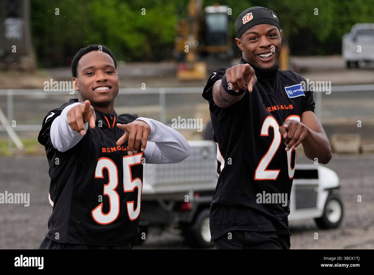 Cincinnati Bengals cornerback Jalen Davis (35) and safety Tycen ...